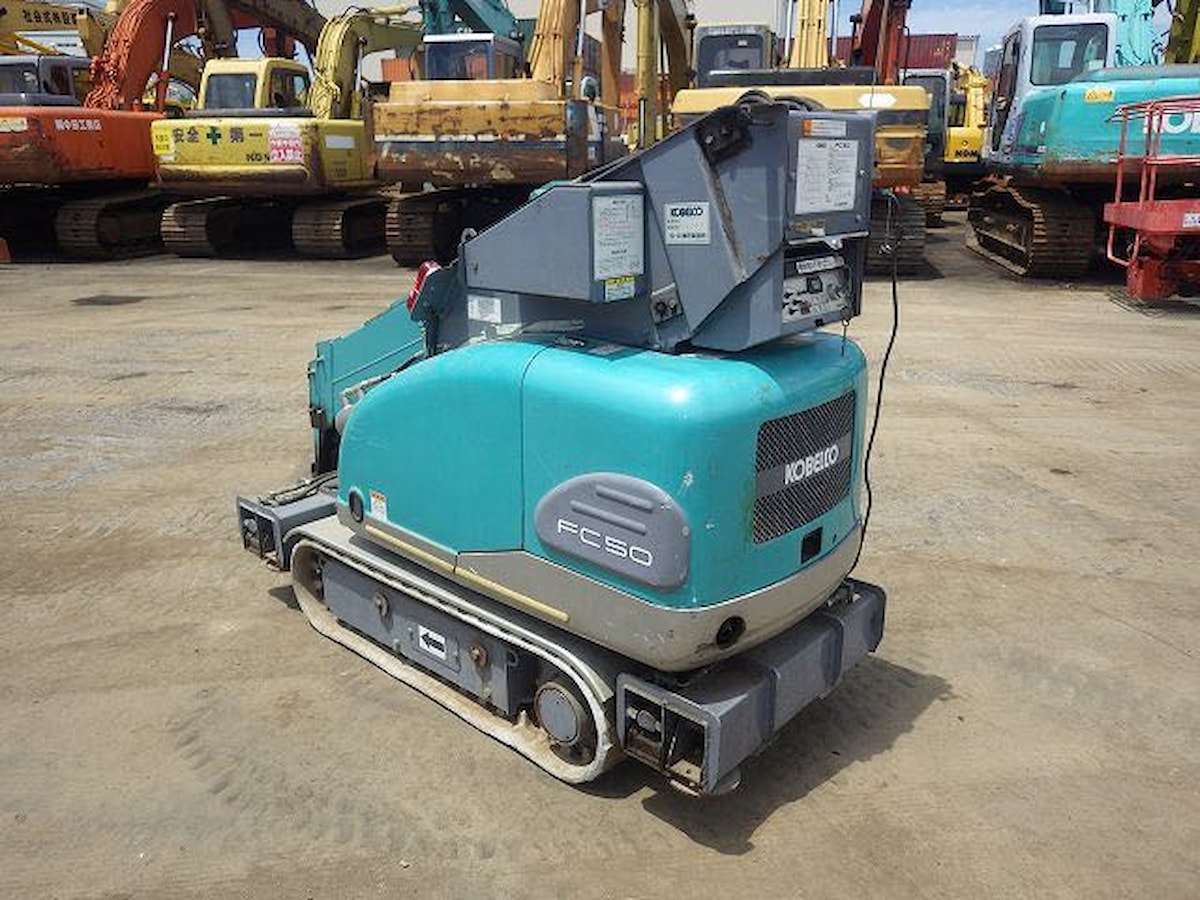 Minijeřáb Kobelco FC50 · Traktorservis