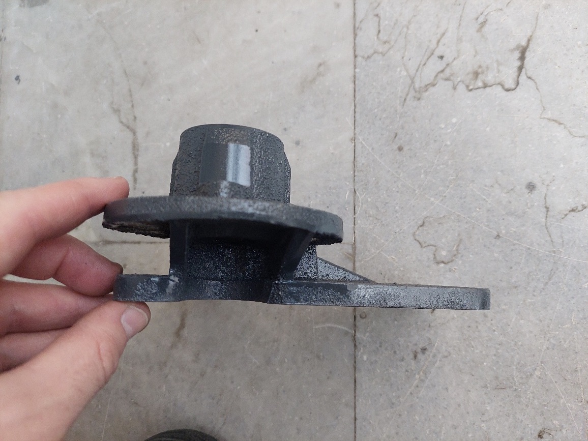 Příruba dynama Kubota B7000 | Traktorservis